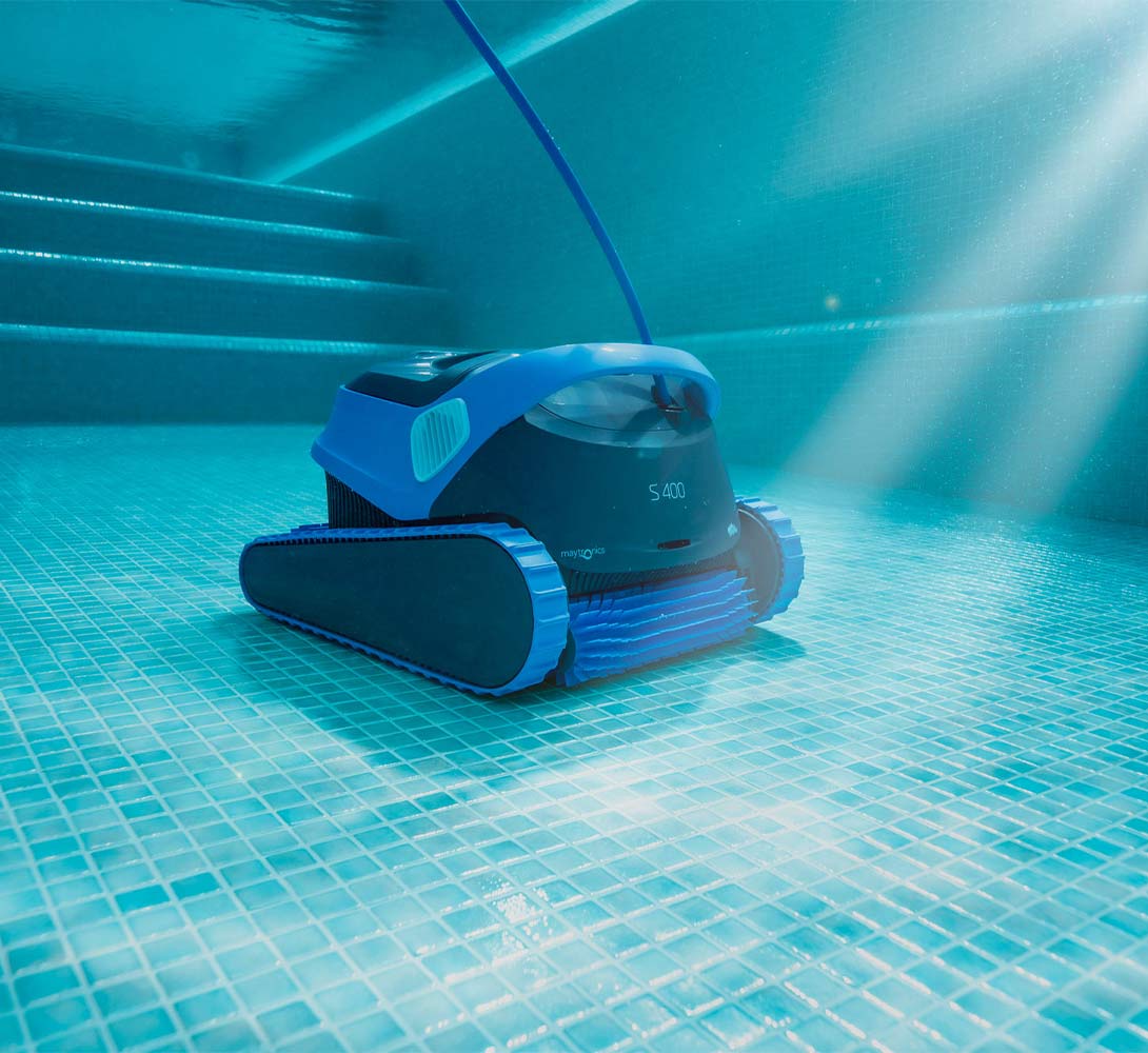 Dolphin S400 Robotic Pool Cleaner Review - Robotic Reviews