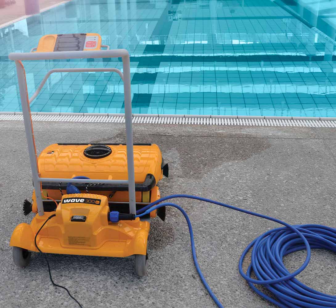 Dolphin Wave 300 XL Robotic Pool Cleaner Review | Robotic Reviews